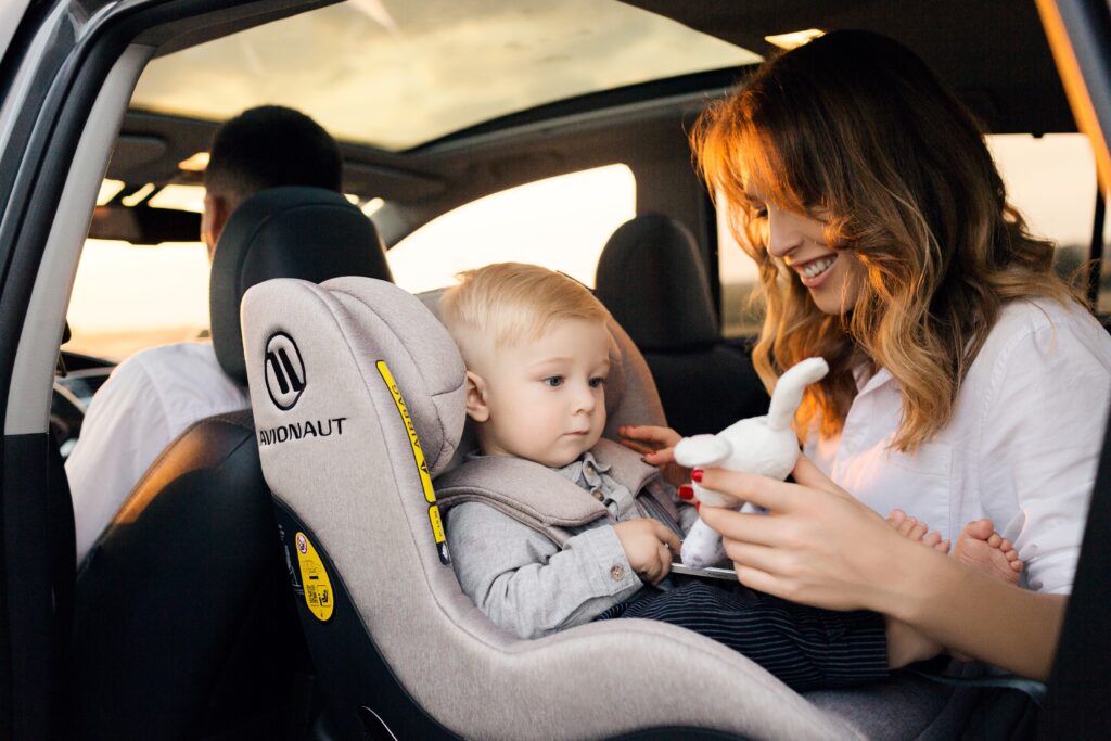 Sichere und komfortable Auto-Kindersitze ab Geburt bis 12 Jahre