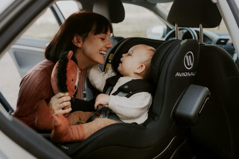 Sichere und komfortable Auto-Kindersitze ab Geburt bis 12 Jahre